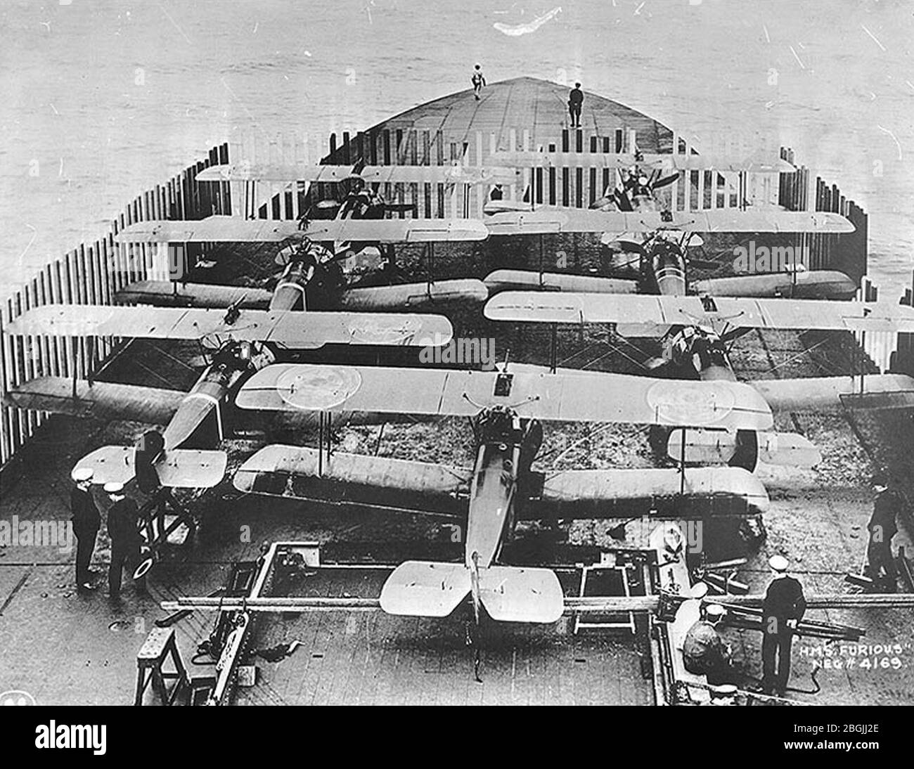 Hms furious Banque d'images noir et blanc - Alamy