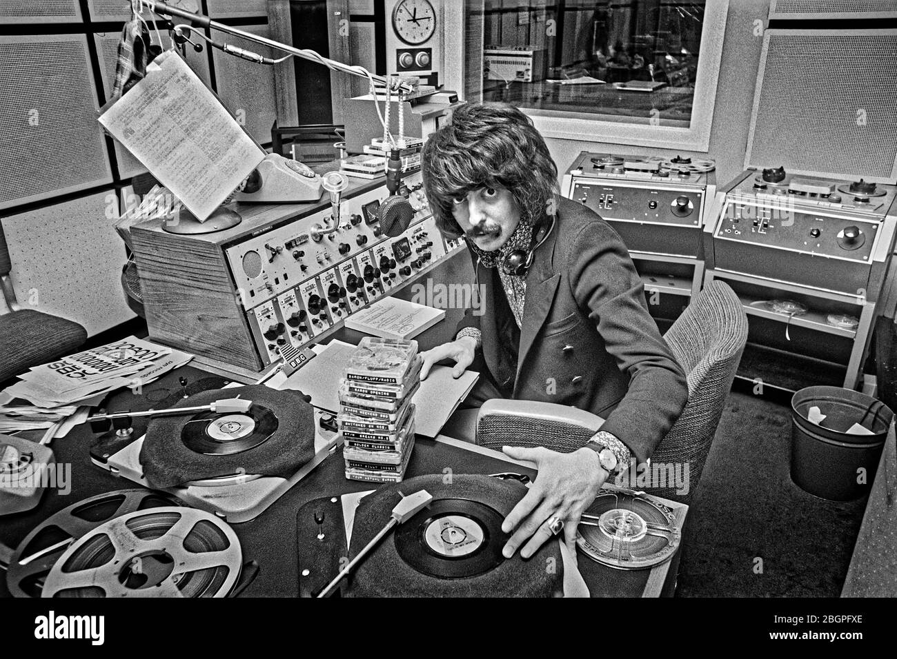 BBC DJ 'The Baron' à radio Manchester dans les premiers jours de la ...