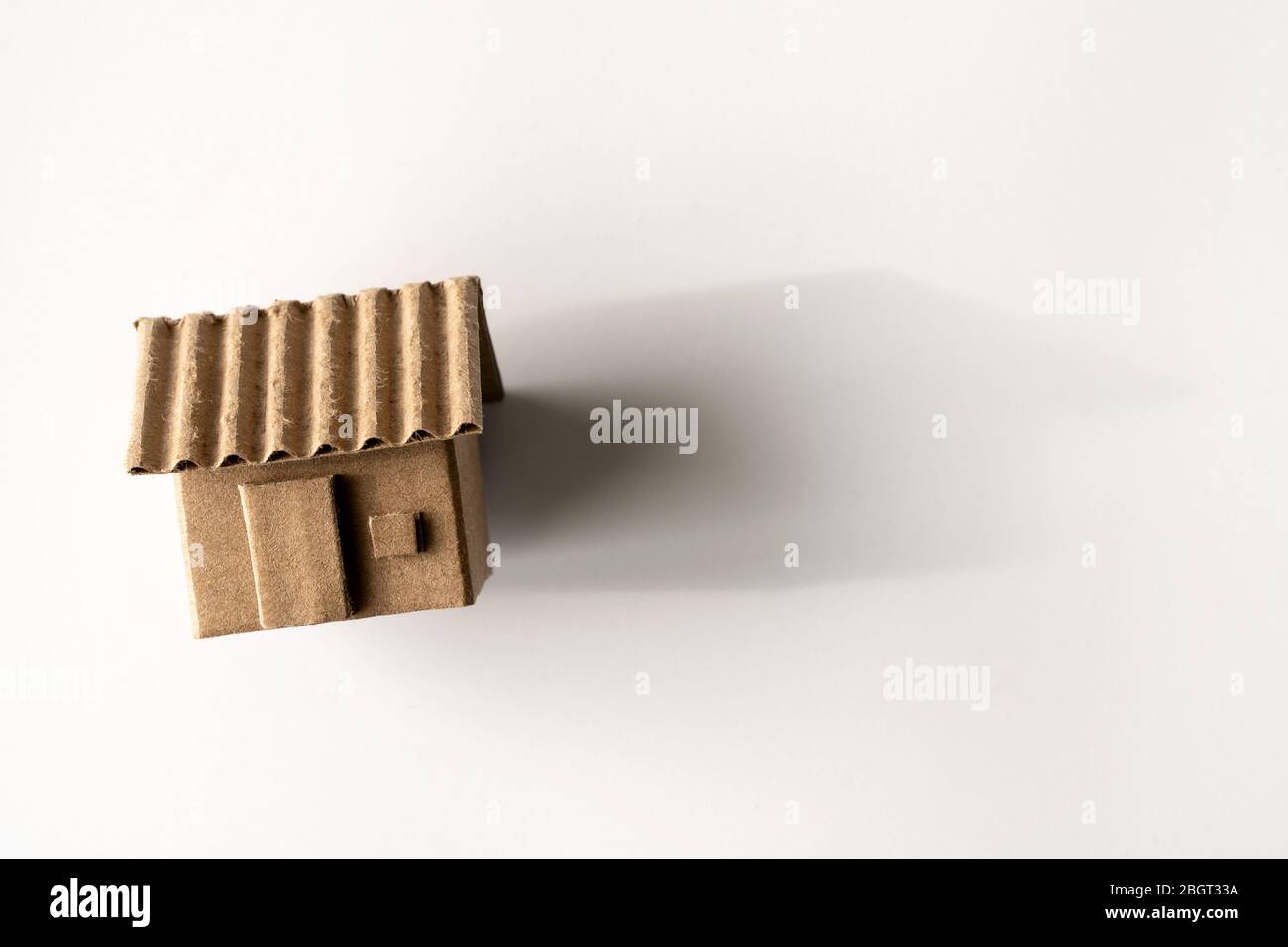 Maison en carton Banque de photographies et d’images à haute résolution ...
