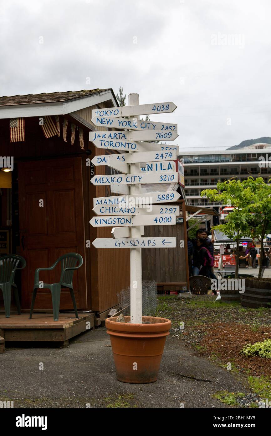 World Cities Distance Sign Banque d'image et photos - Alamy