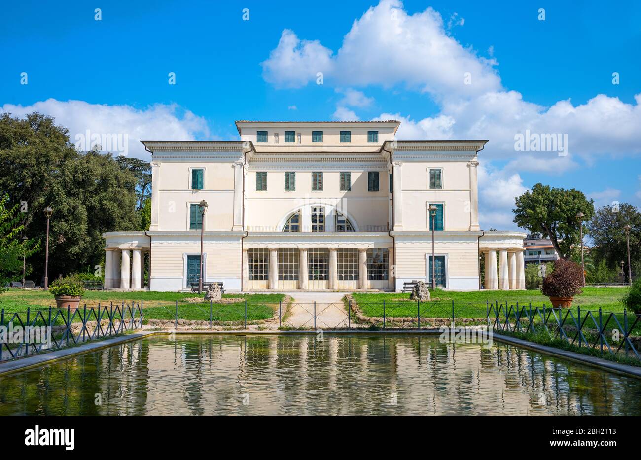Palazzo torlonia palace Banque de photographies et d’images à haute ...