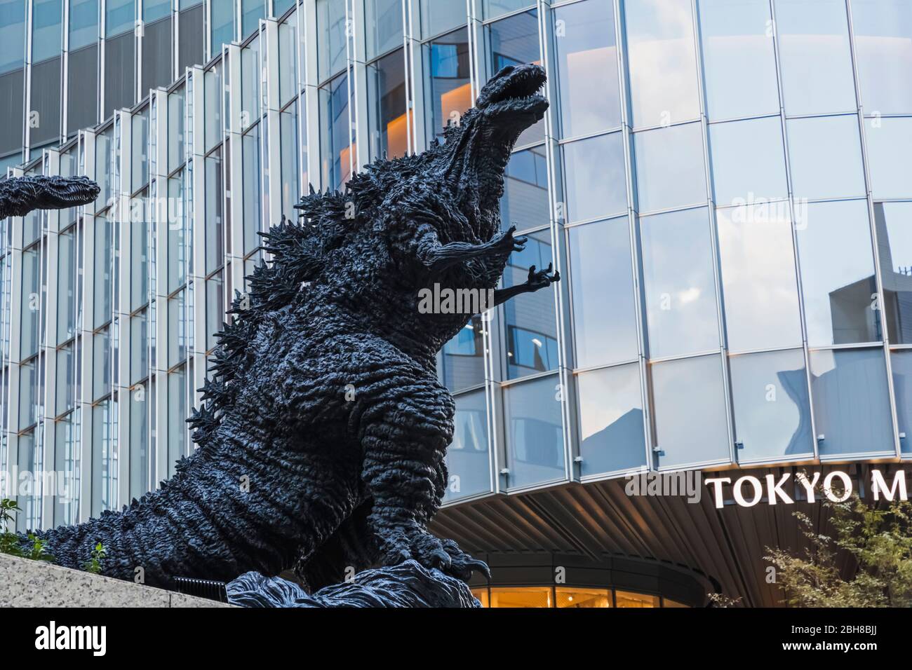 Le Japon, Honshu, Tokyo, Yurakucho, Godzilla, Hibiya Square, statue ...
