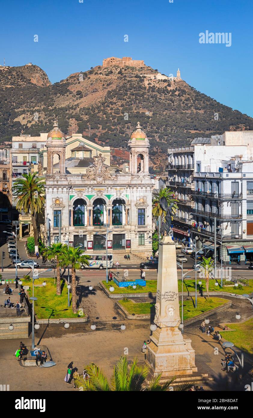 Monument de la liberté et théâtre régional Banque de photographies et d ...
