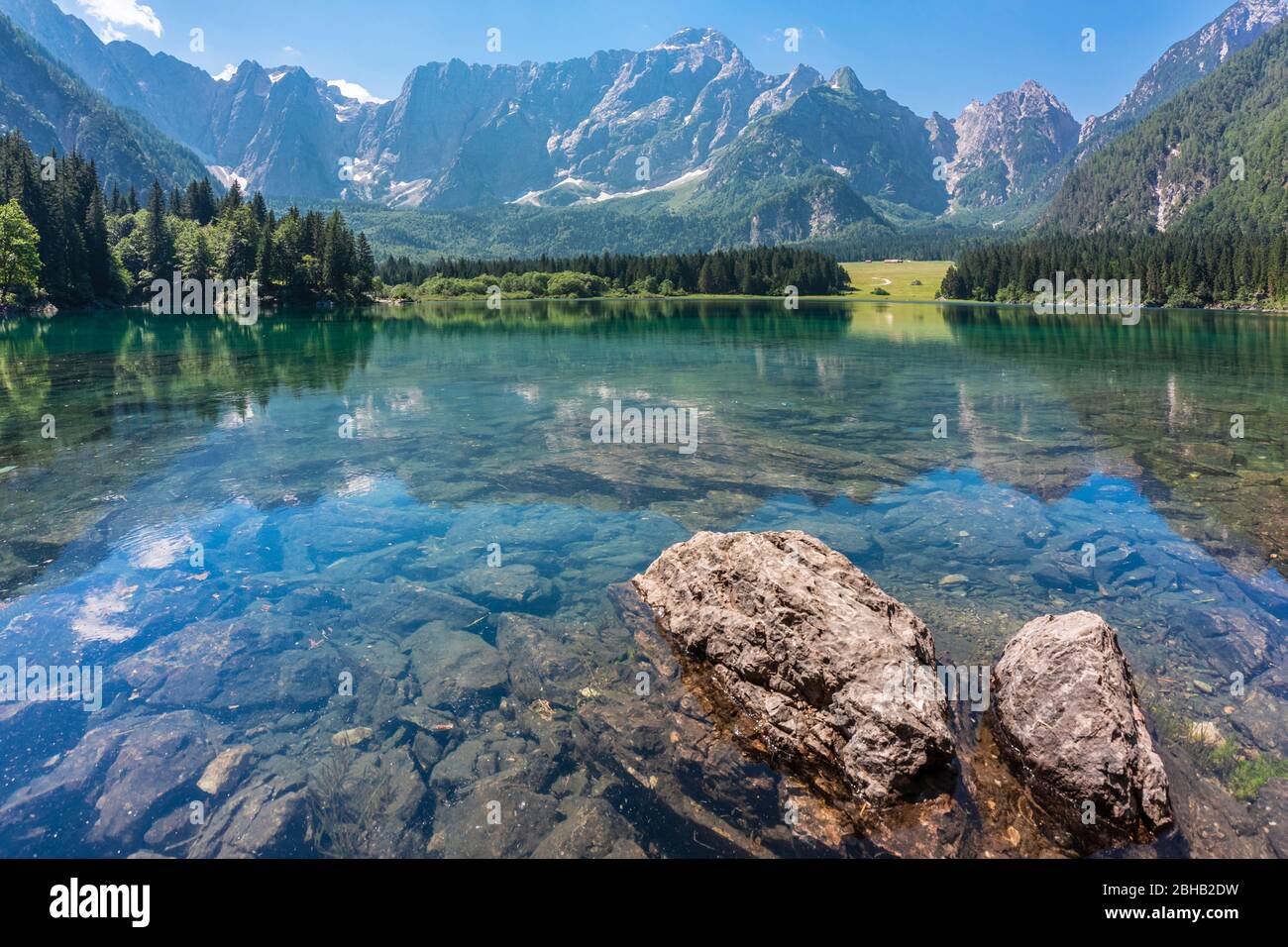 Parc naturel des lacs de fusine Banque de photographies et d’images à ...