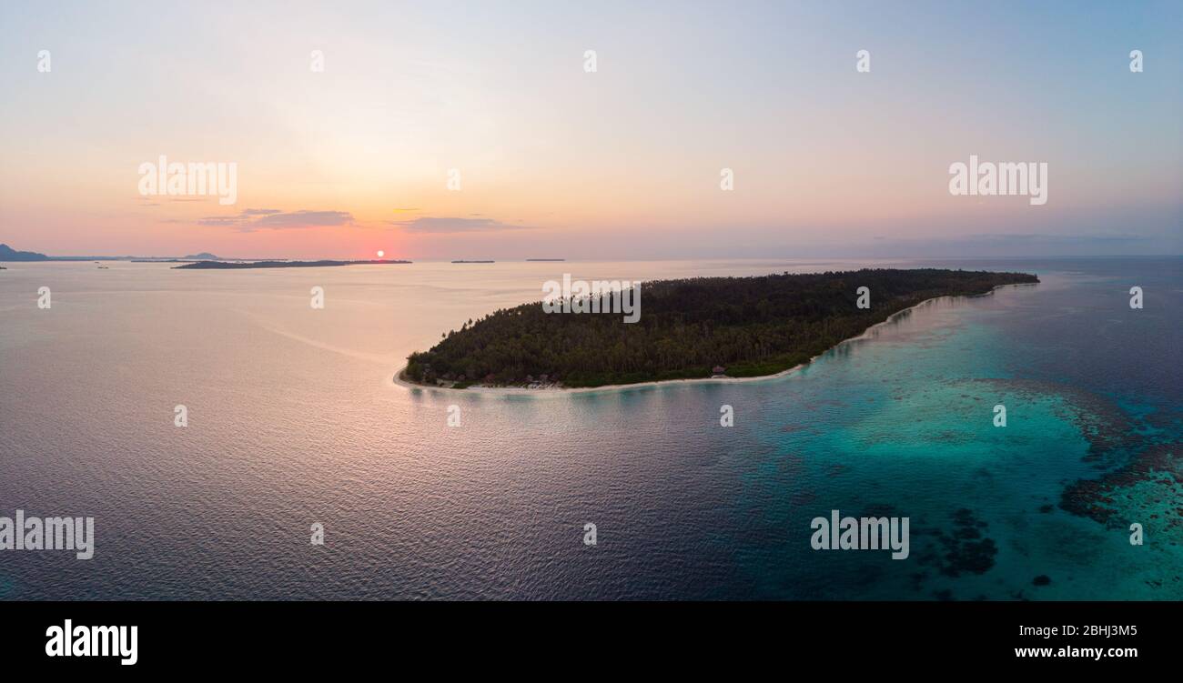 Vue aérienne îles Banyak archipel tropical de Sumatra Indonésie, plage ...
