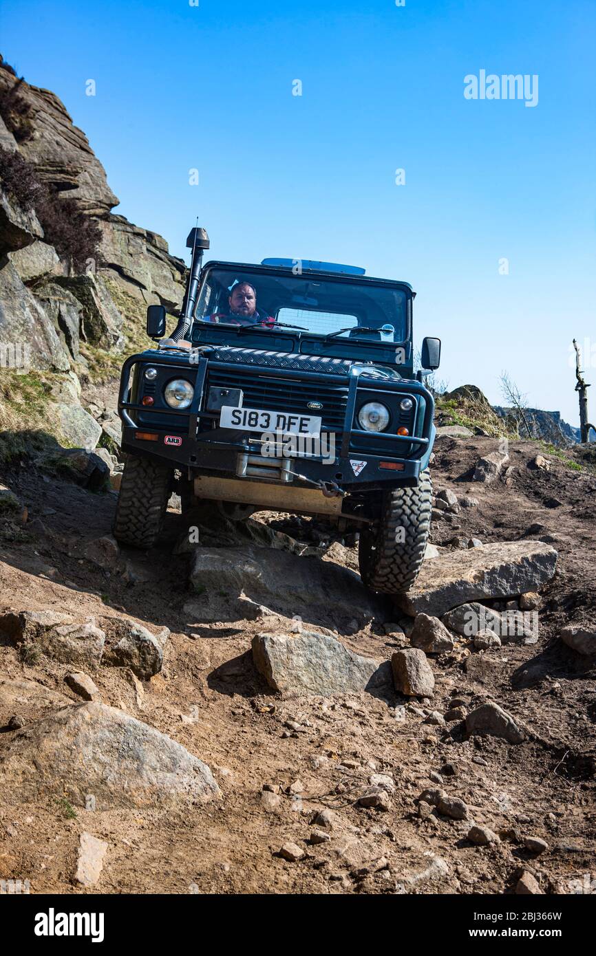 Land rover defender 90 td5 Banque de photographies et d’images à haute ...