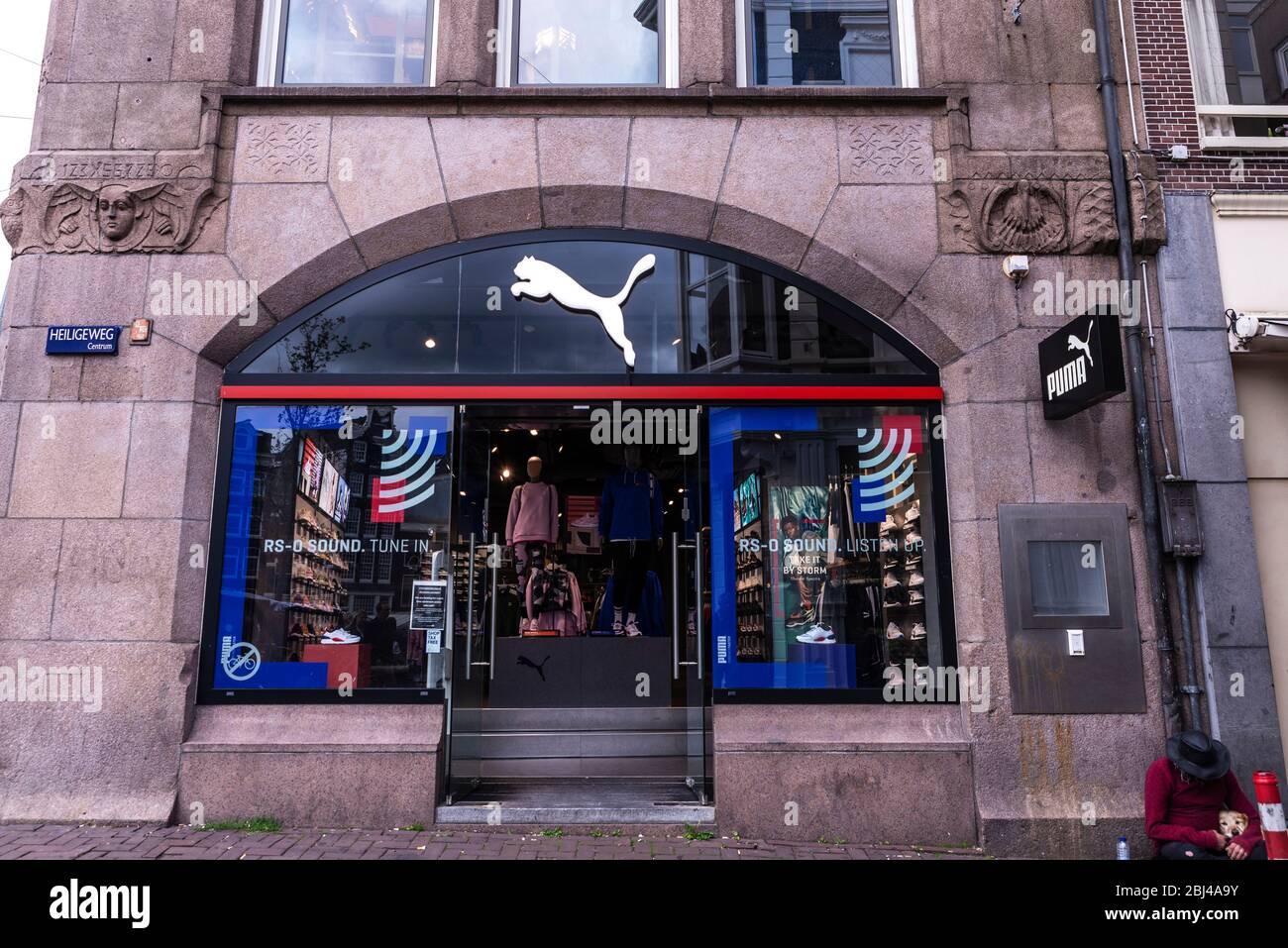 Puma logo Banque de photographies et d’images à haute résolution - Alamy