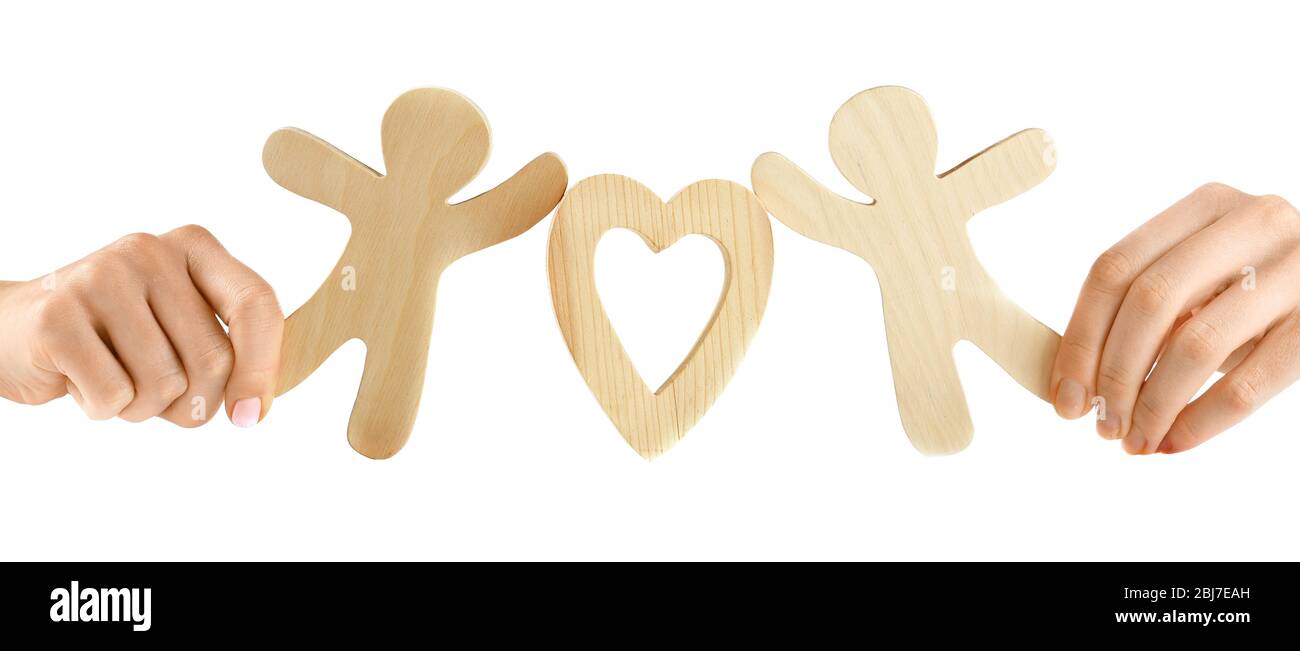 Homme et femme forment un coeur avec leurs mains Banque de ...