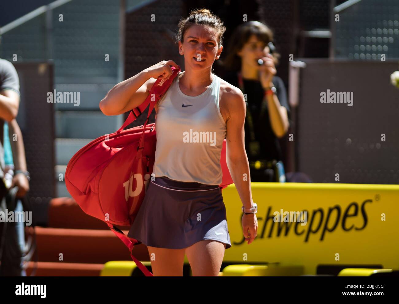 Simona Halep de Roumanie après avoir remporté son match semi-final au ...
