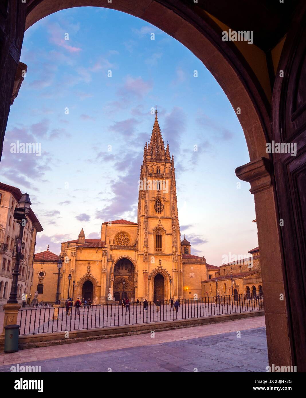 Oviedo catedral catedral de san salvador Banque de photographies et d ...