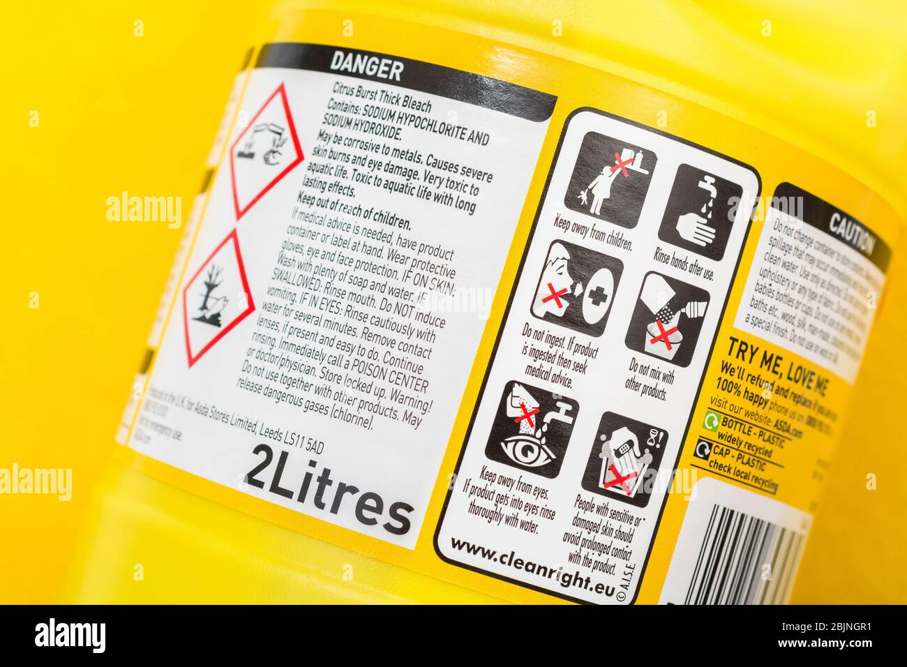 Produit d'eau de Javel domestique épais ASDA montrant des pictogrammes ...