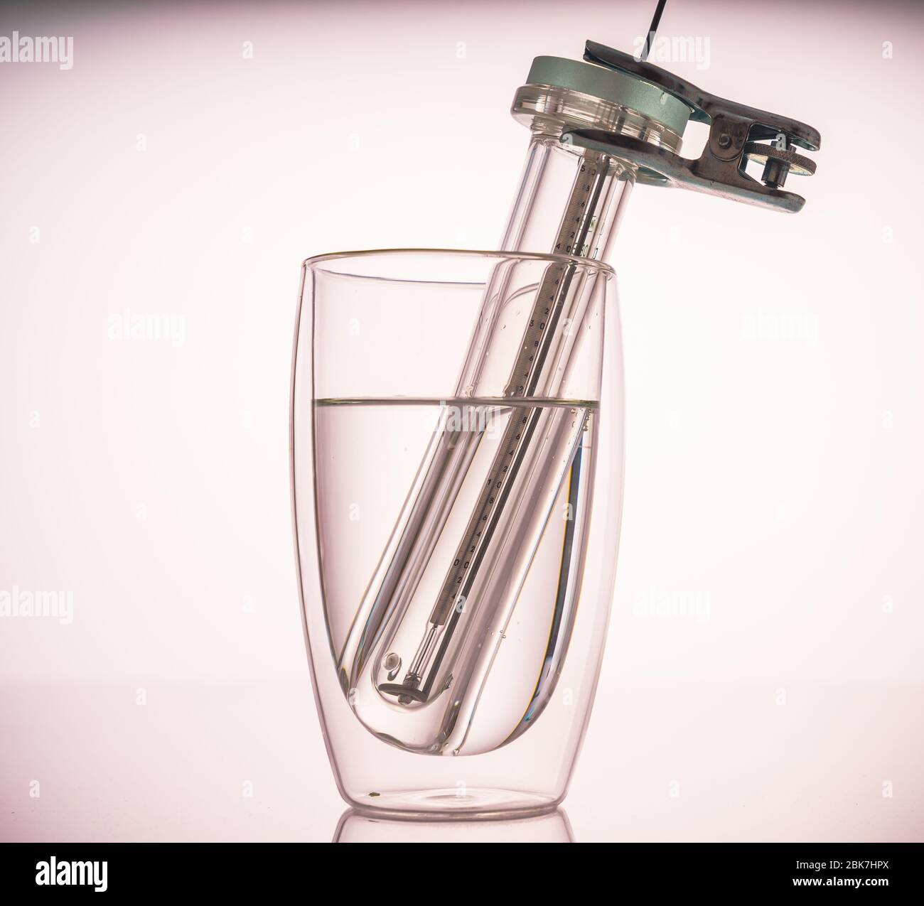 le calorimètre est un dispositif de calorimétrie, ou le processus de ...