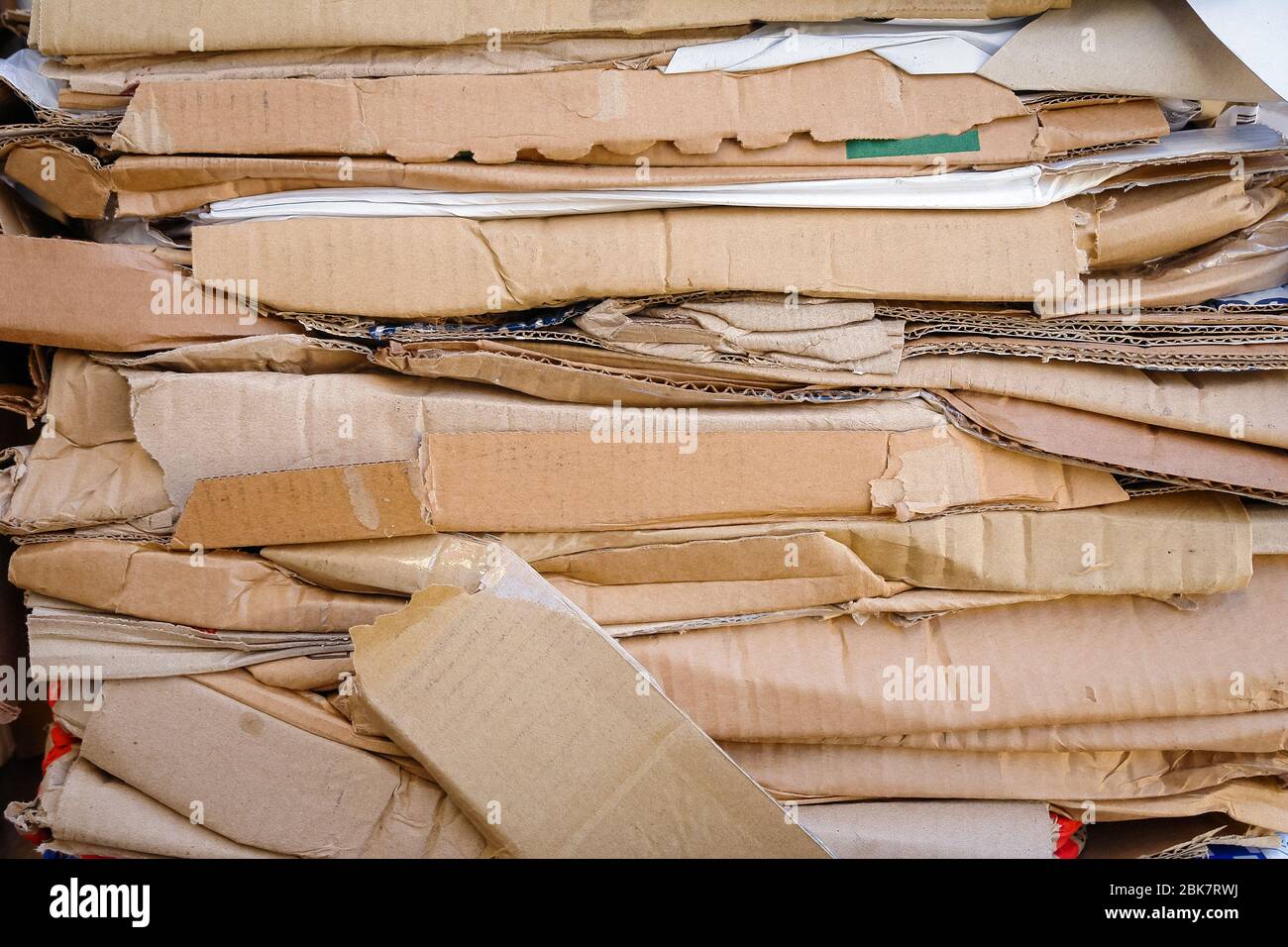 Carton Plié Pour Le Recyclage Banque d'image et photos - Alamy