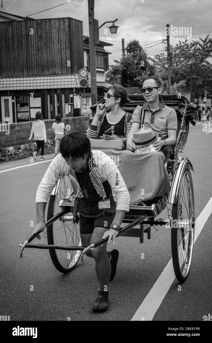 Chariot de pousse pousse japon Banque d'images noir et blanc - Alamy