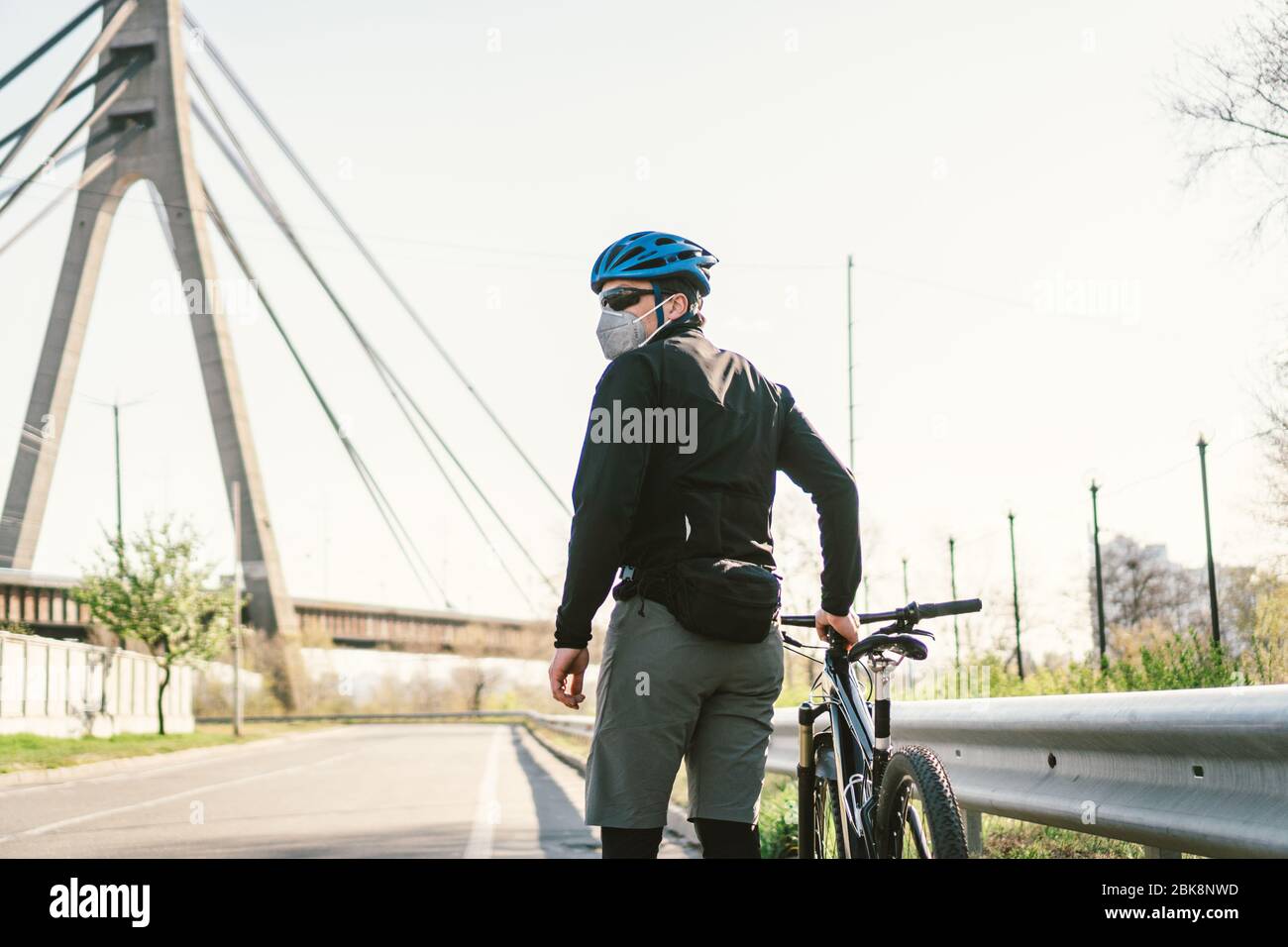 Cycliste En Ville Banque d'image et photos - Alamy