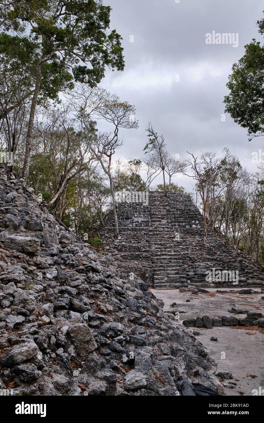 Pyramides mayas Banque de photographies et d’images à haute résolution ...