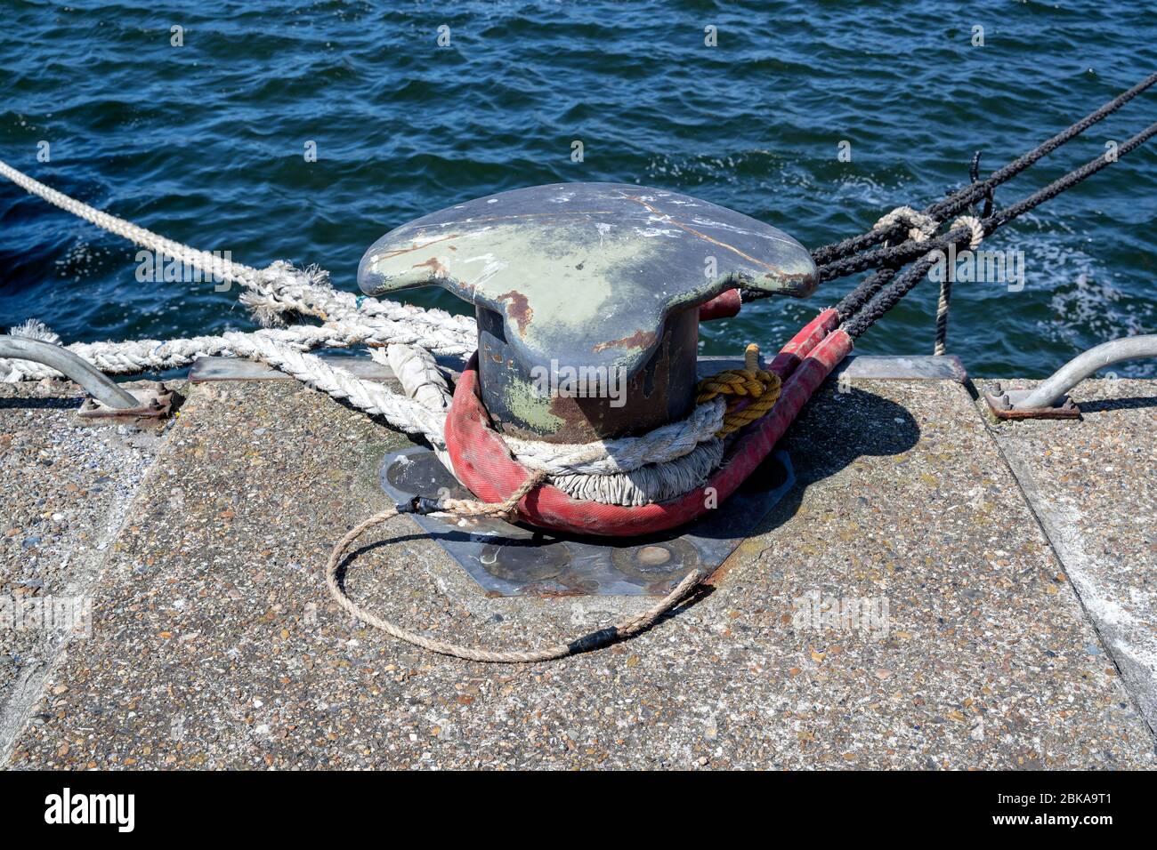 Corde tendue Banque de photographies et d’images à haute résolution - Alamy