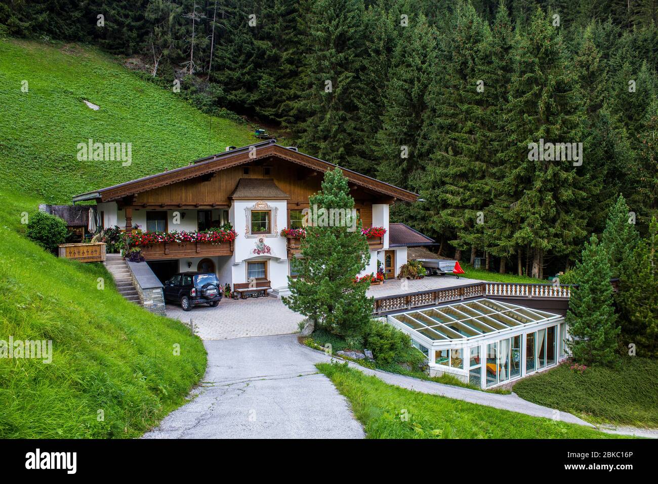 Chalet traditionnel tyrol Banque de photographies et d’images à haute ...
