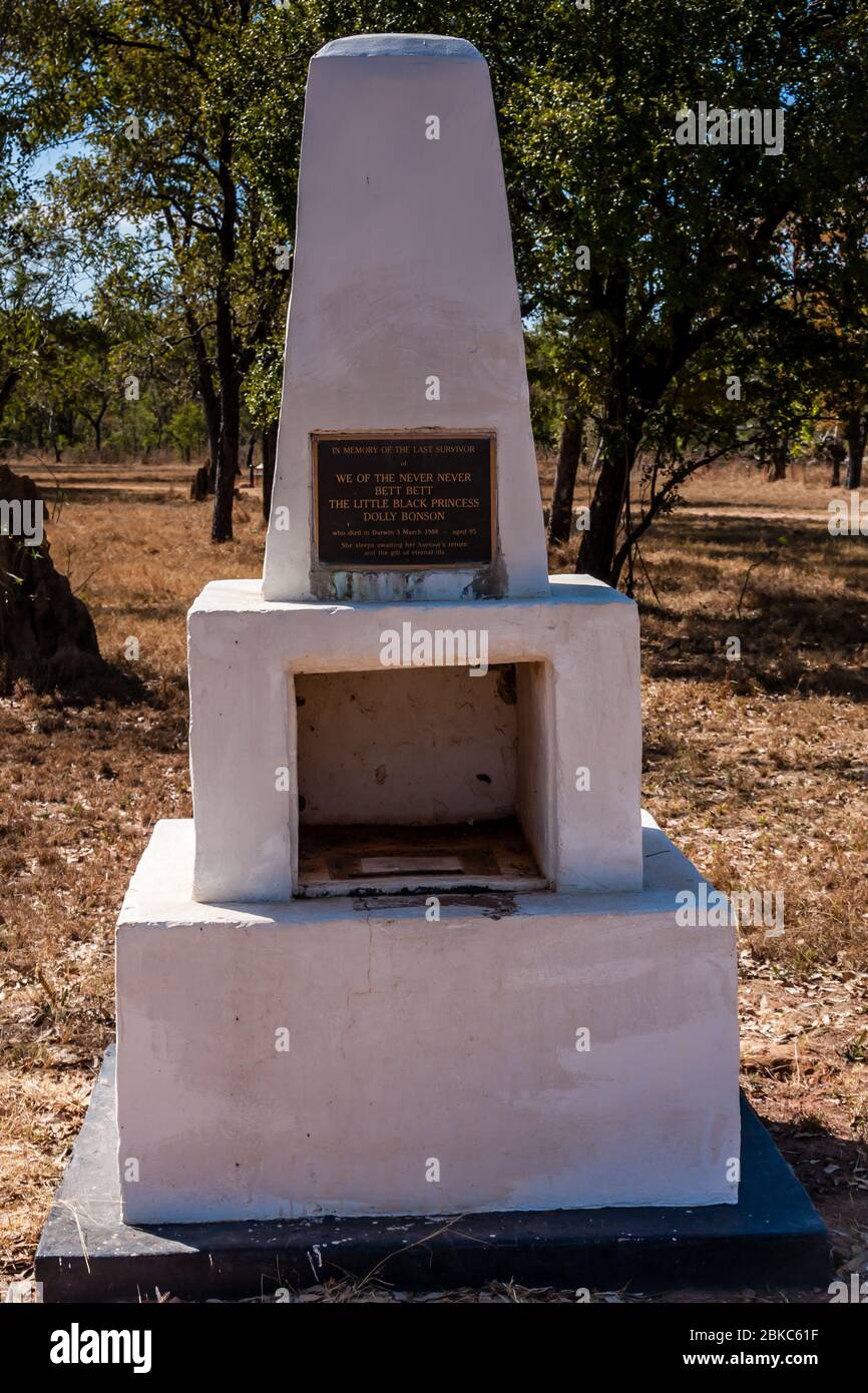 Le monument commémorant Dolly Bonson, un personnage du livre de la ...