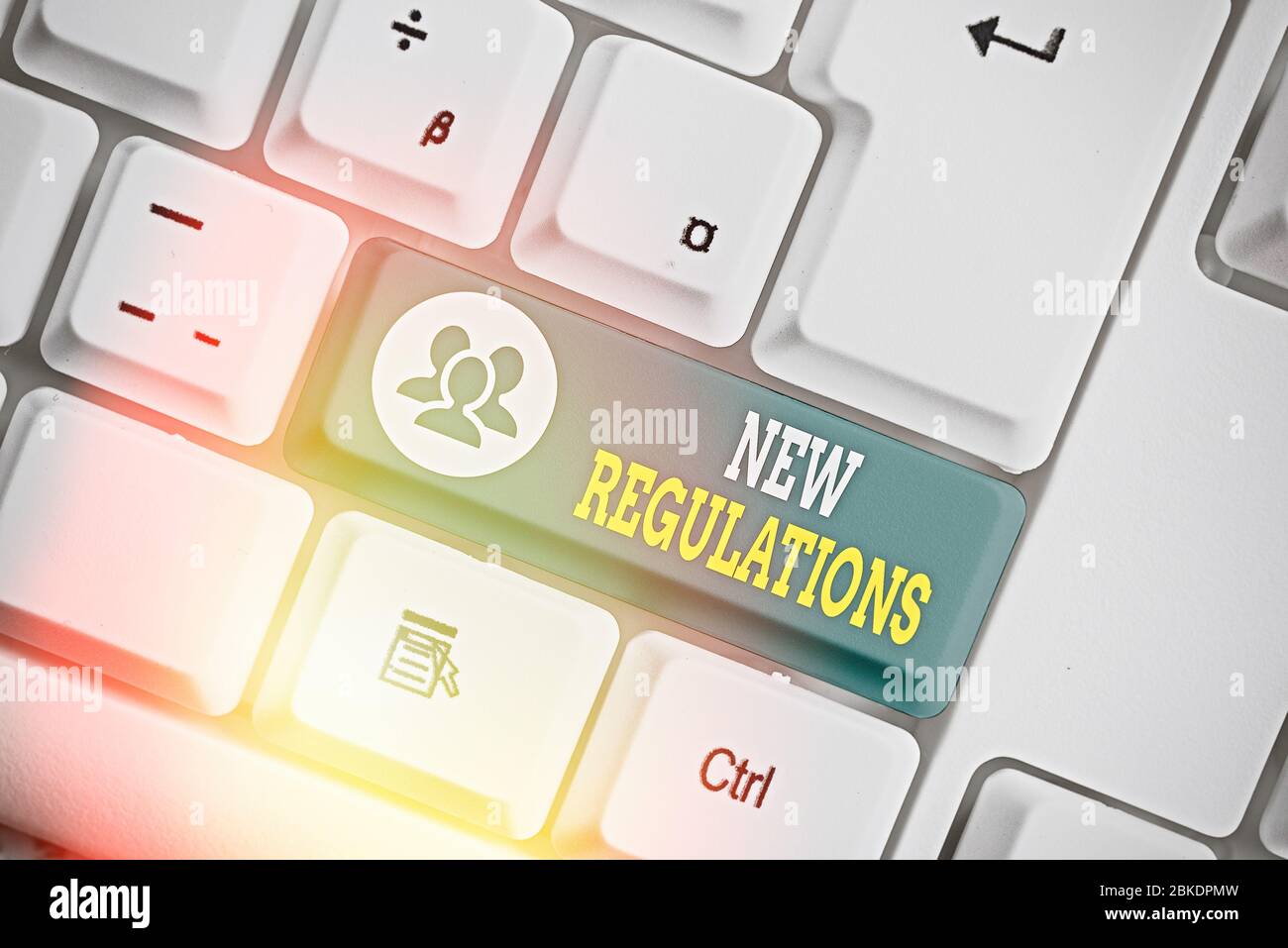Rédaction de texte d'écriture Nouvelle réglementation. Photo ...