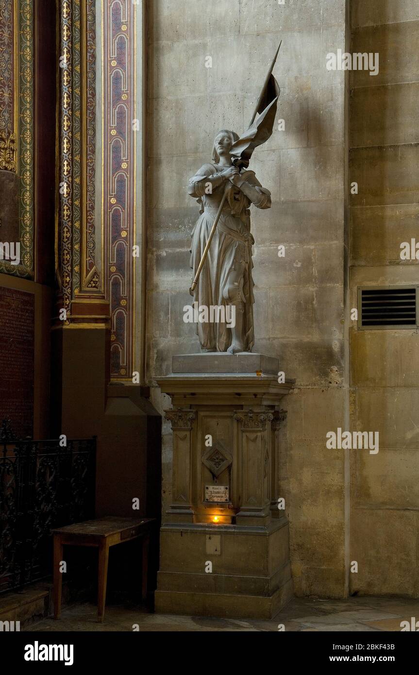 Statue de Jeanne d'Arc dans l'église Saint-Eustache, Paris, France ...