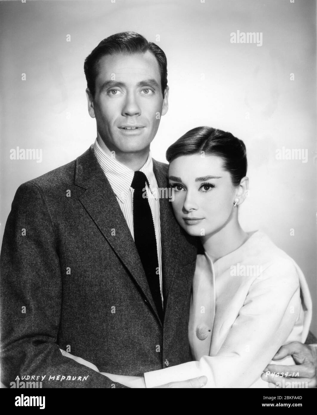 AUDREY HEPBURN et son mari MEL FERRER 1956 Portrait de BUD FRAKER pour ...