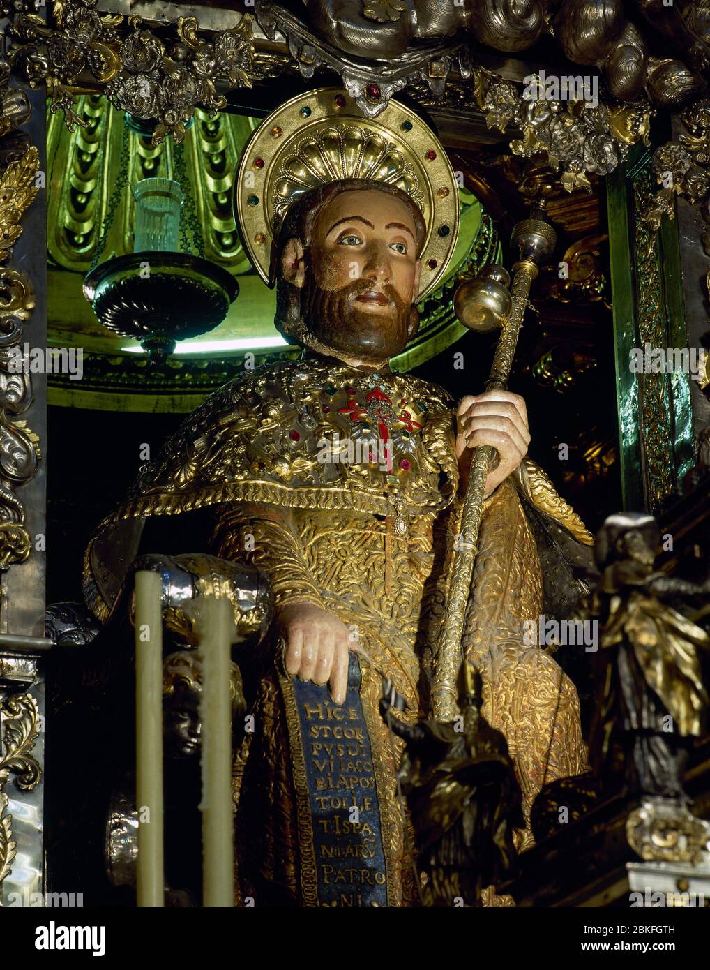 Cathédrale de Saint-Jacques-de-Compostelle. Autel principal. Statue ...