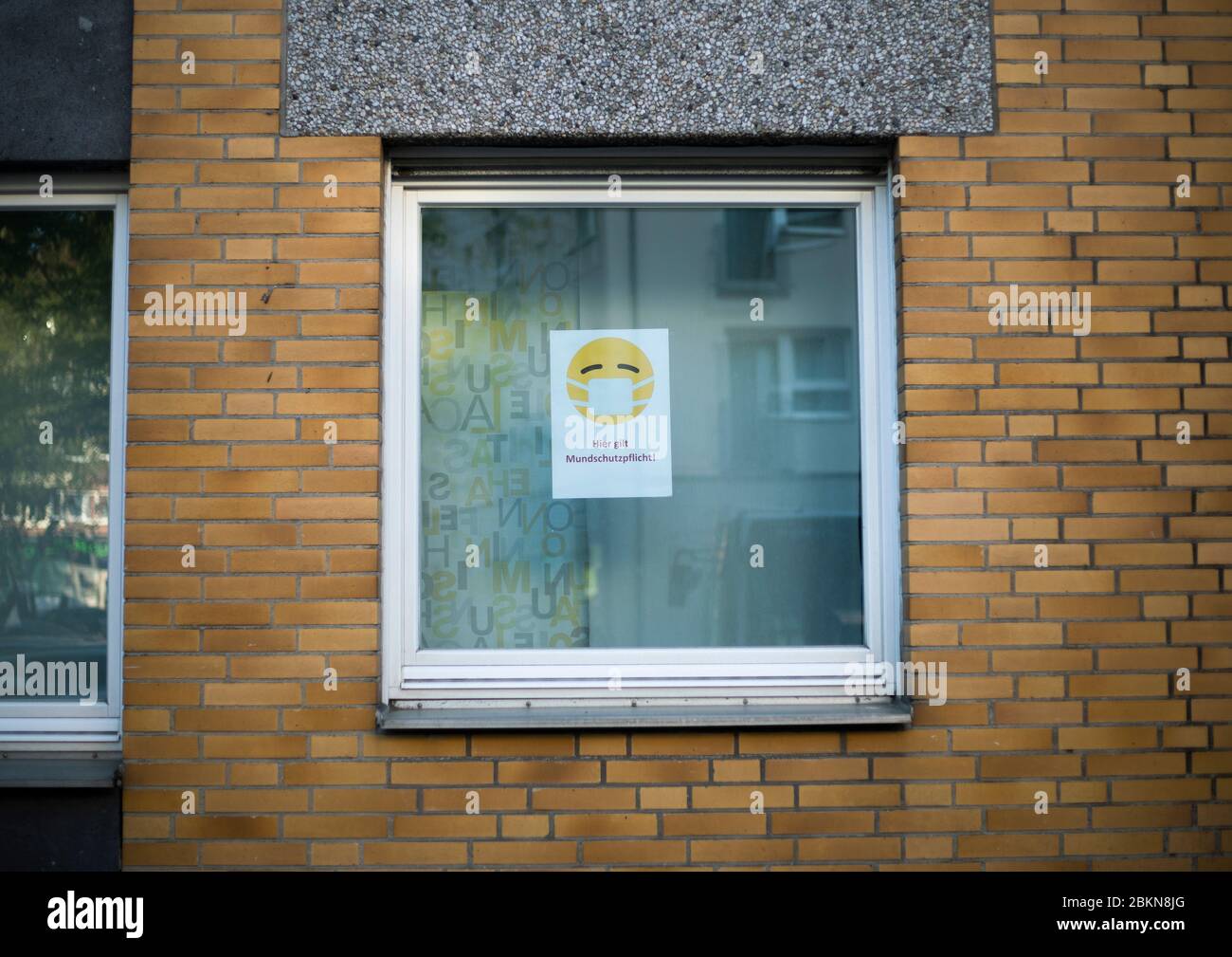 Masque emoji Banque de photographies et d’images à haute résolution - Alamy