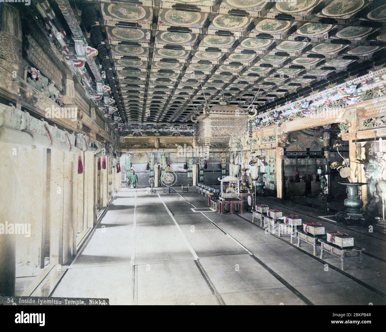 [ 1890 Japon - intérieur du temple japonais à Nikko ] — intérieur de ...