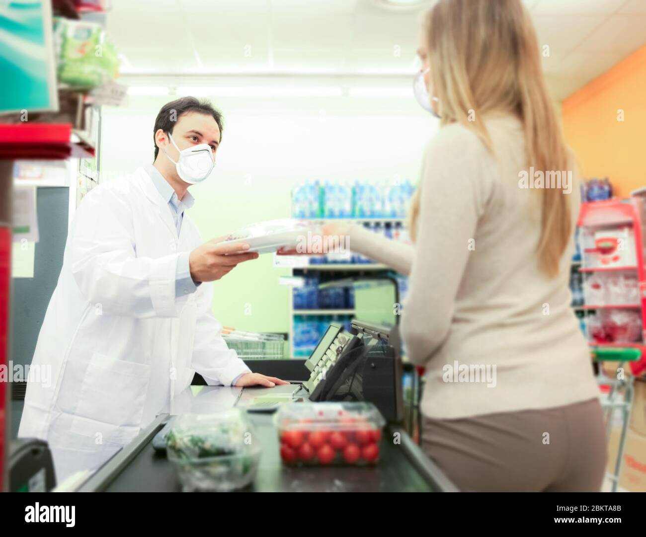 Caisse de la file d'attente client caissier Banque de photographies et ...