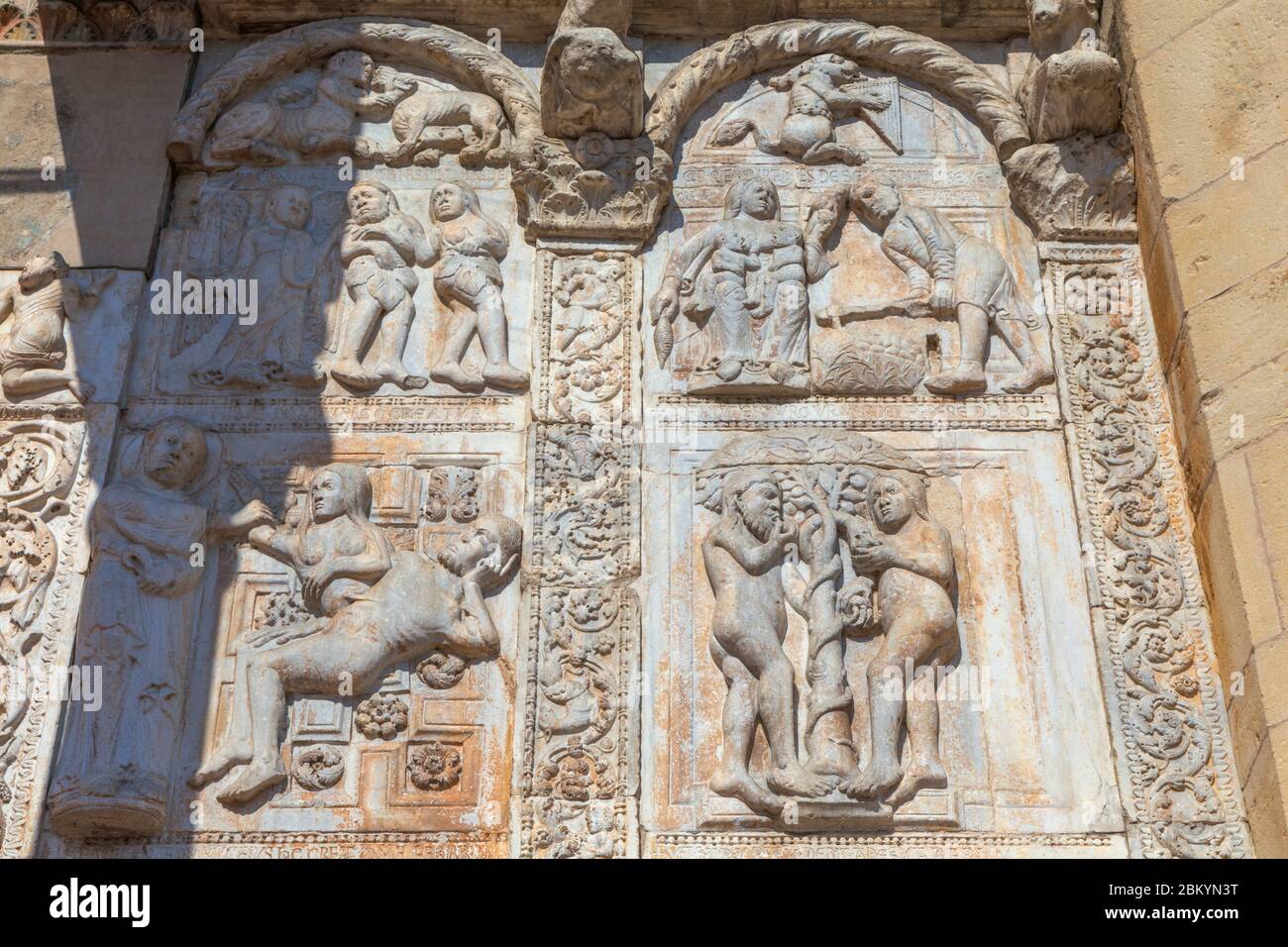 Bas relief sculpture adam Banque de photographies et d’images à haute ...