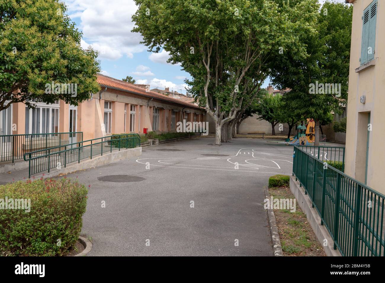 Cour d'école vide Banque de photographies et d’images à haute ...
