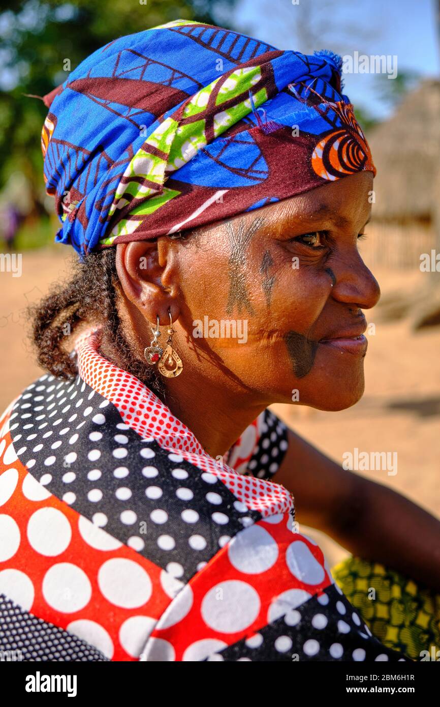 Tatouages visage peul Banque de photographies et d’images à haute résolution - Alamy