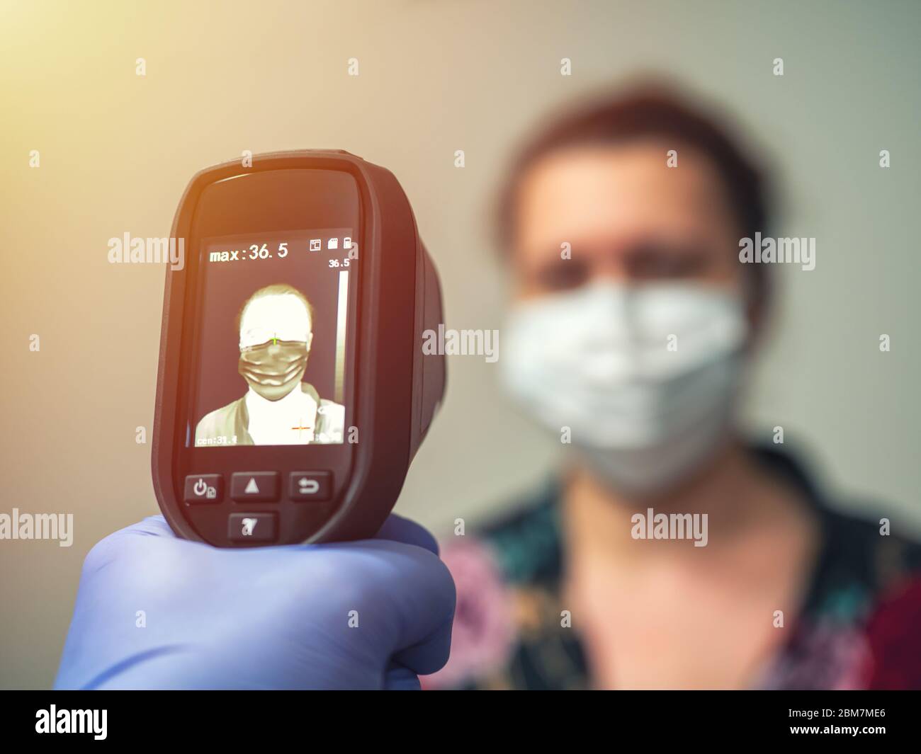 Un thermographe pour la fièvre et les symptômes du coronavirus au ...