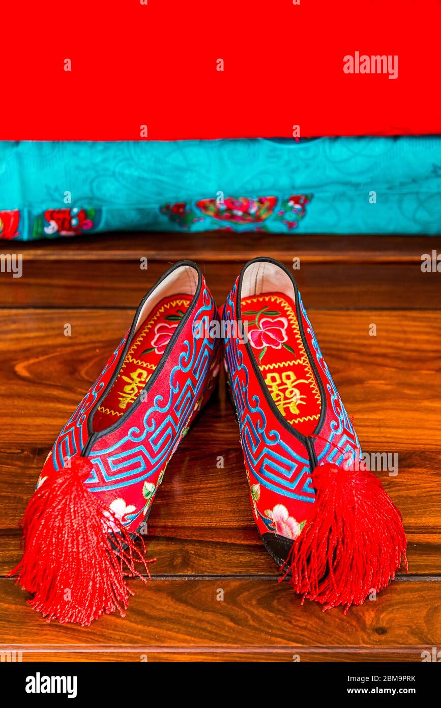 Chaussures chinoises traditionnelles Banque de photographies et d ...