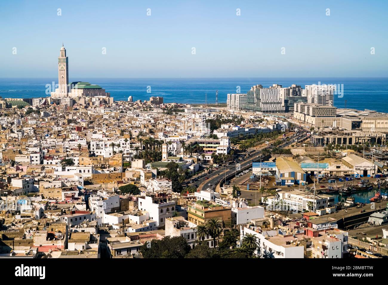 Vue En Hauteur De La Ville De Casablanca Avec La Grande Mosquée Et Le