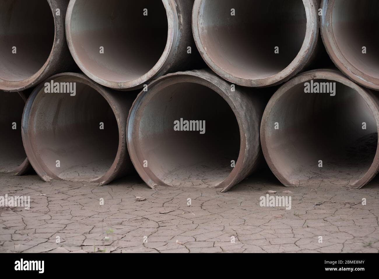 Tubes de ciment Banque de photographies et d’images à haute résolution ...