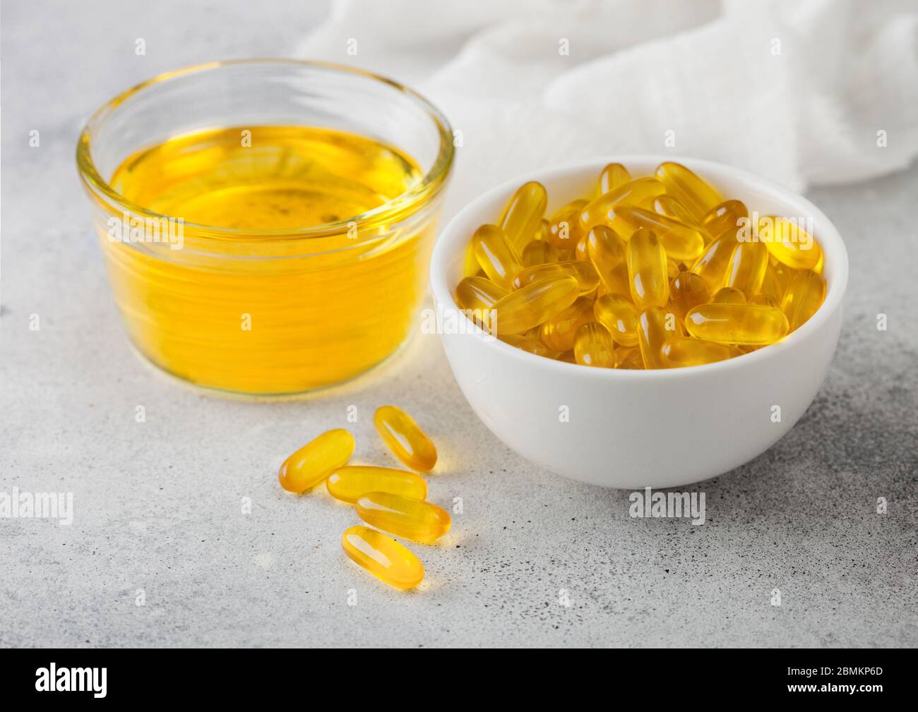 Bouteille de capsules d'huile de lin Banque de photographies et d ...