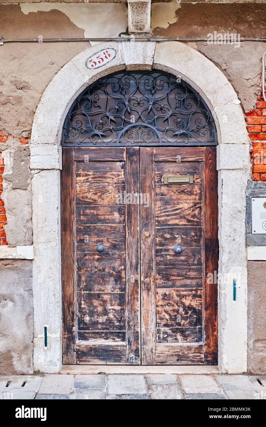 Bouton de porte rustique bois fer Banque de photographies et d’images à ...