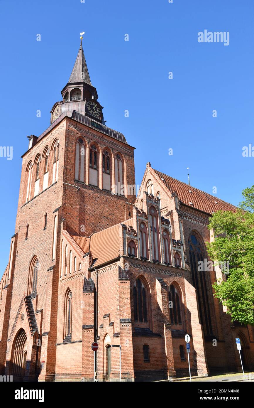Structure massive en brique rouge Banque de photographies et d’images à ...