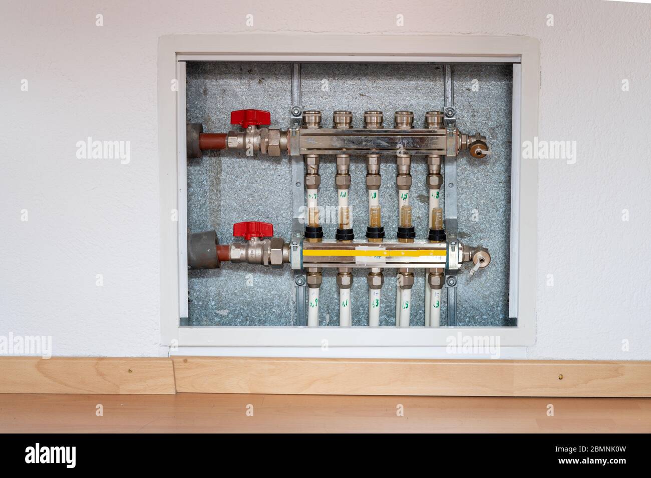Une vue détaillée des commandes de calcul et du tableau de distribution ...