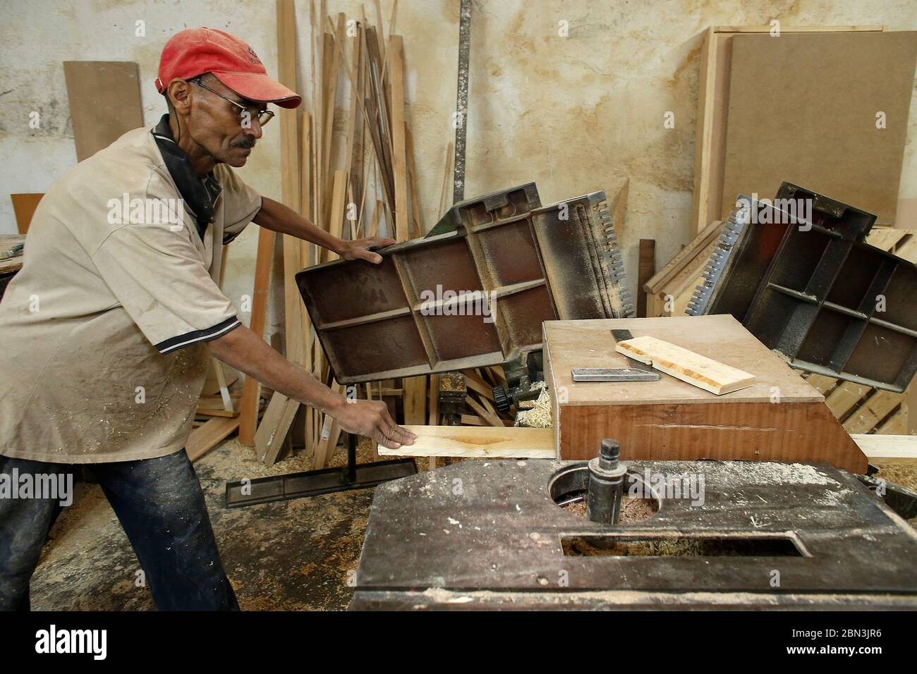 Atelier menuiserie afrique Banque de photographies et d’images à haute ...