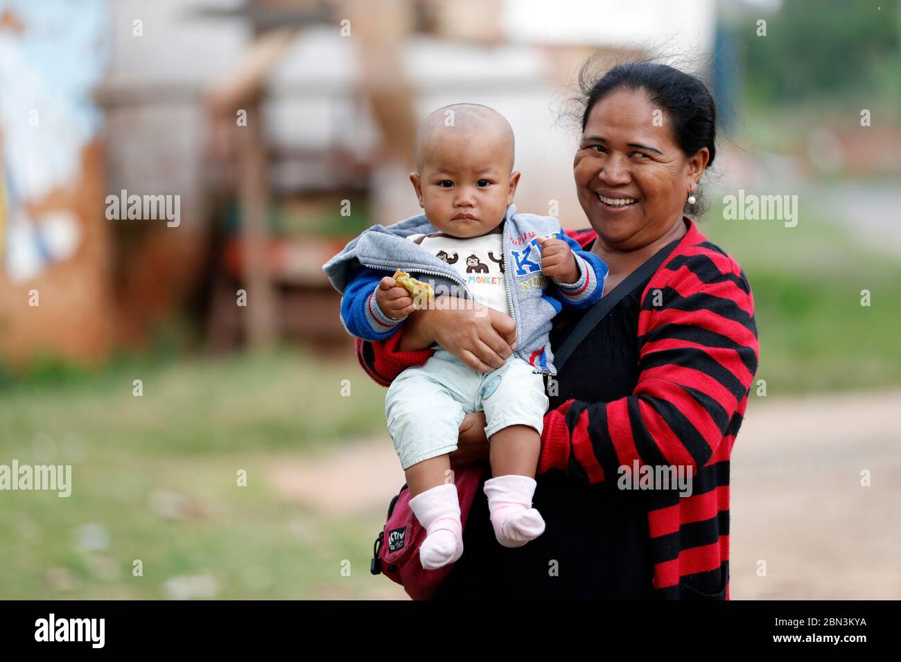 Femme et bébé madagascar Banque de photographies et d’images à haute ...