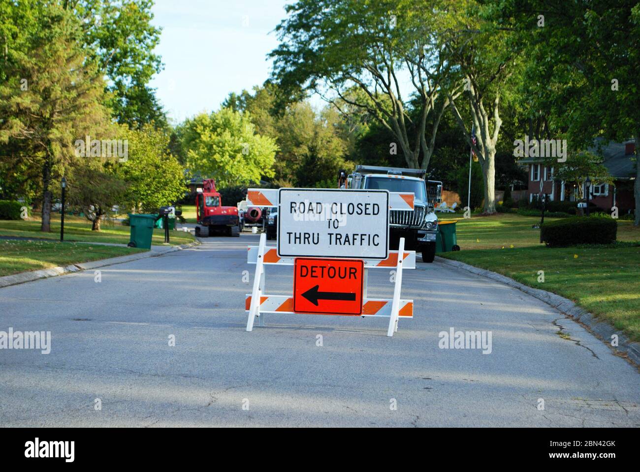 Deviation road sign Banque de photographies et d’images à haute ...