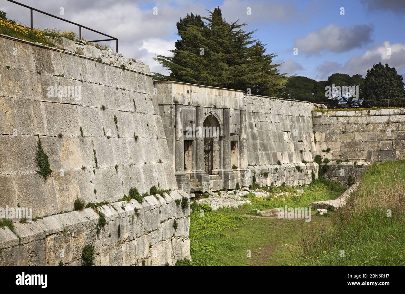 Murs de la forteresse de pula Banque de photographies et d’images à ...