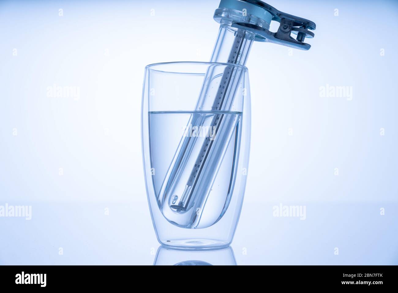 le calorimètre est un dispositif de calorimétrie, ou le processus de ...