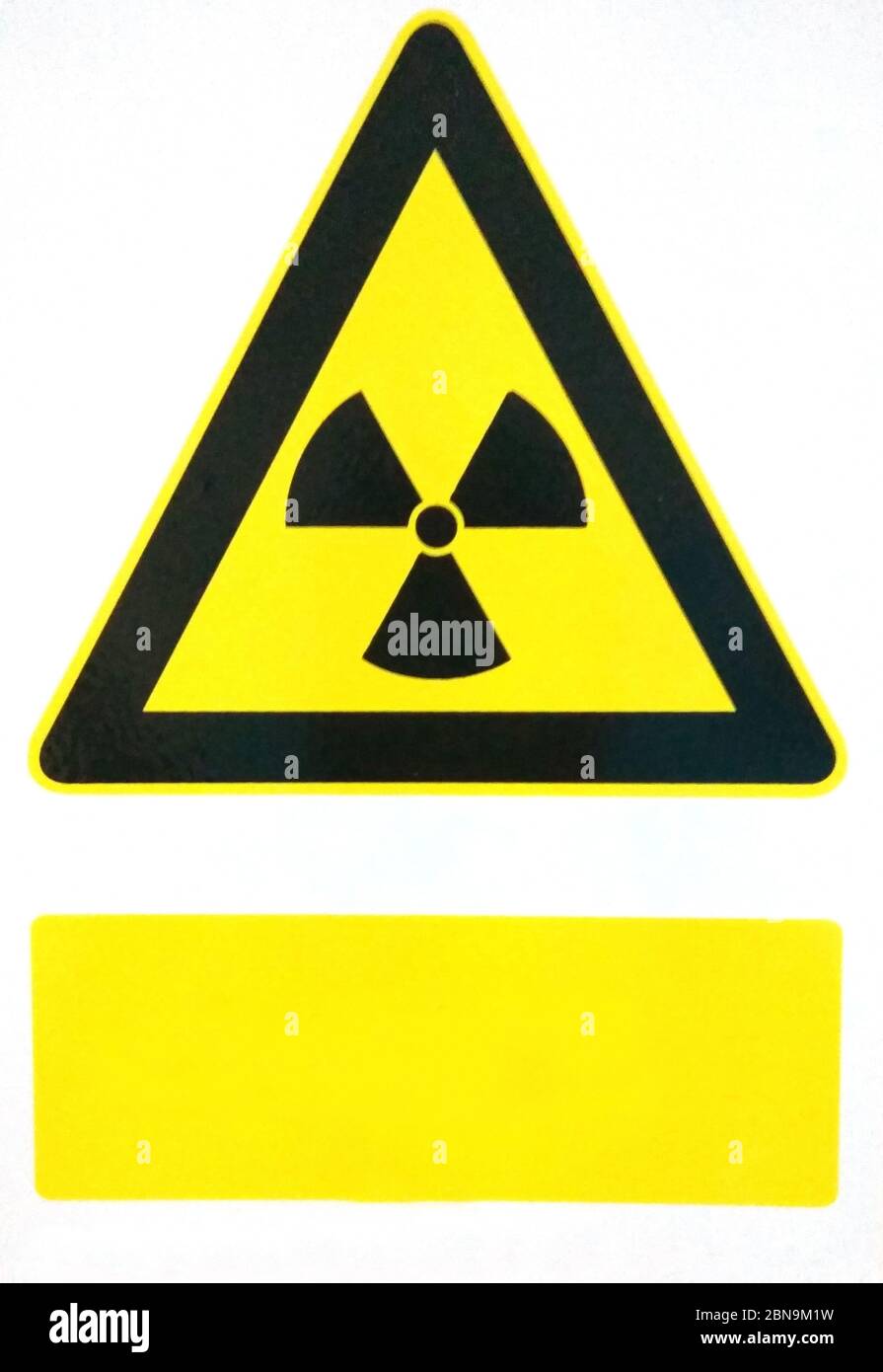 Panneau d'avertissement de rayonnement. Symbole radioactif sur fond ...