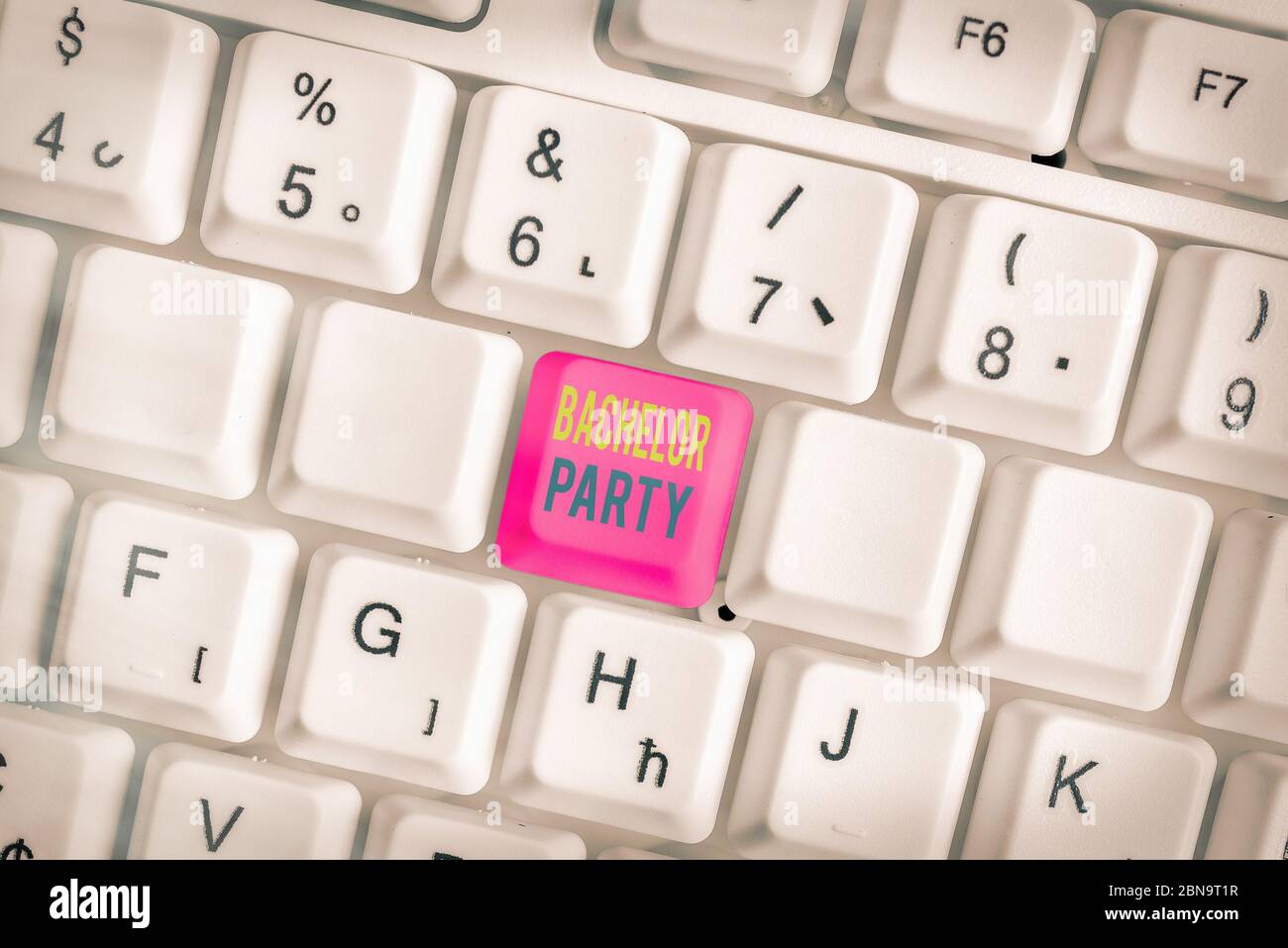 Écriture manuscrite conceptuelle montrant une partie Bachelor. Concept ...