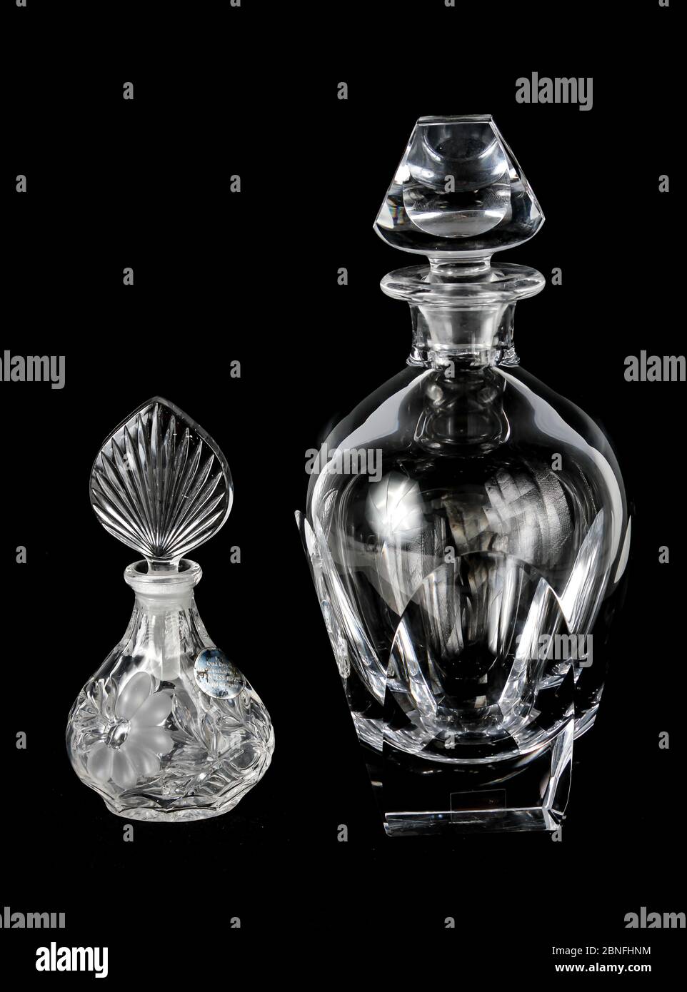 Deux bouteilles de vodka vides Banque de photographies et d’images à ...