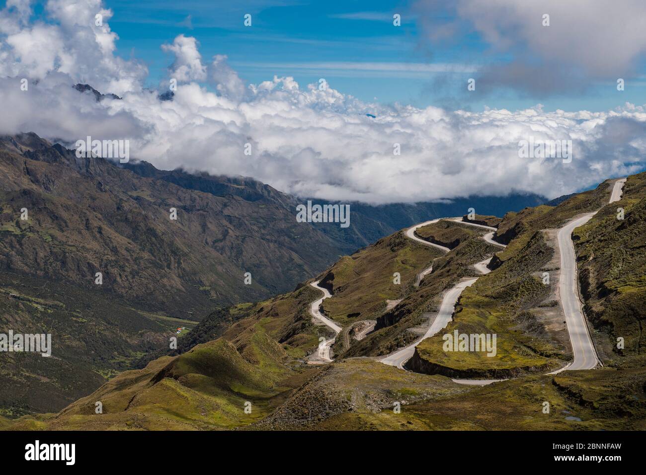 Route Sinueuse Montagne Banque d'image et photos - Alamy